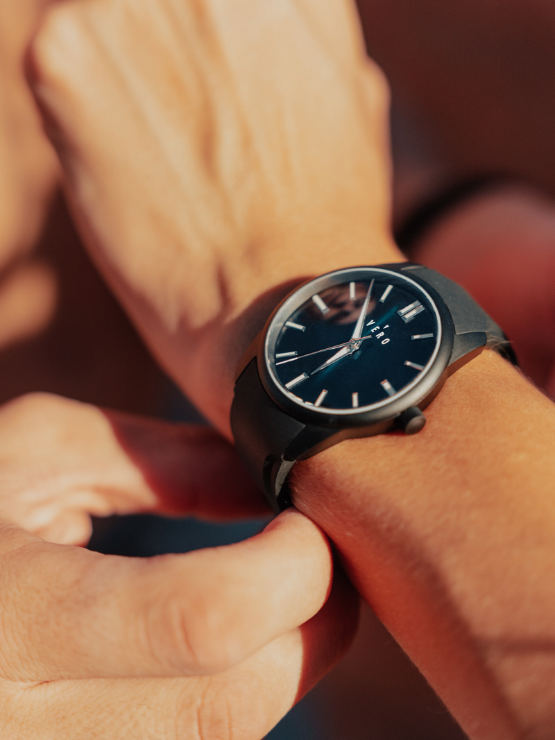 SW-Q Blue Pool Deep Fade – VERO Watch Company
